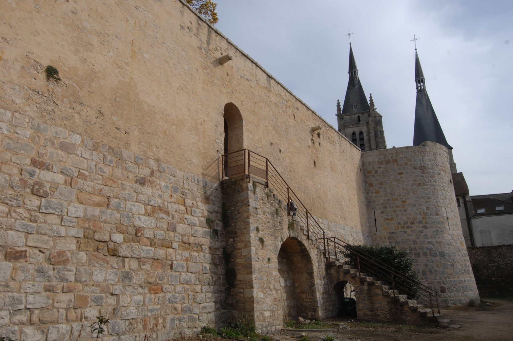 Courtine_sud_2009 - Musée du château de Dourdan